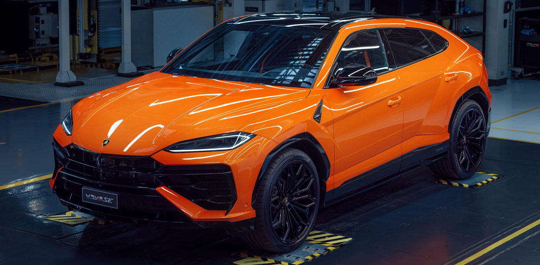 Lamborghini Urus 2024 diventa ibrido: prezzo, motore e interni