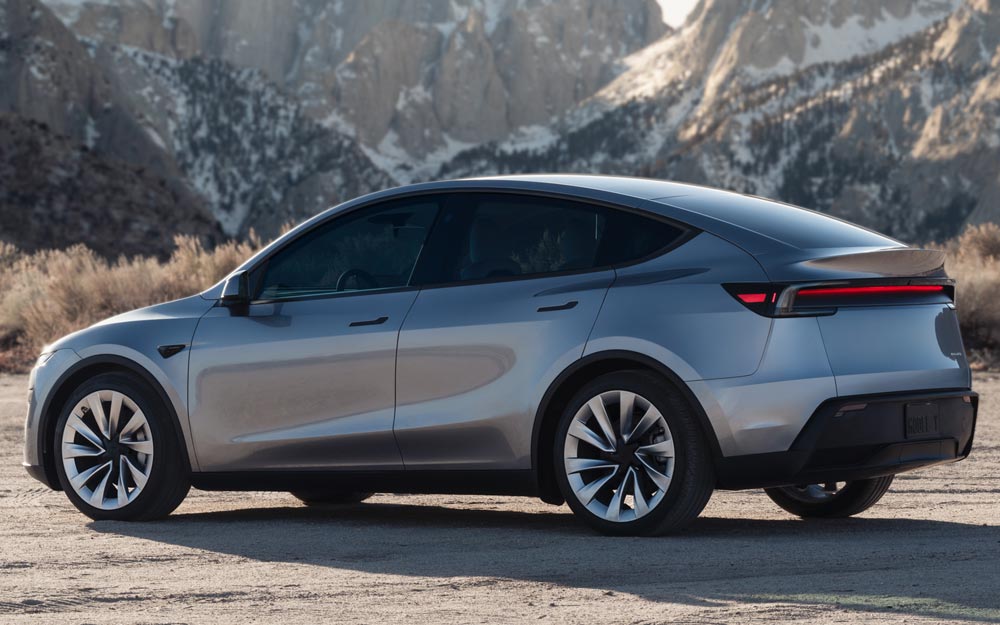 Nuova Tesla Model Y 2025: prezzo, esterni, interni, uscita
