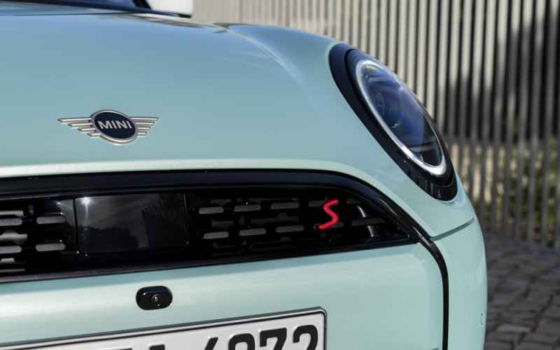 Nuova MINI Cooper Elettrica E e SE: Motori, Interni e Prezzi