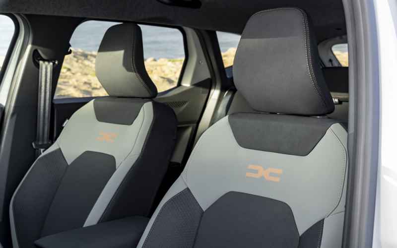 Dacia Duster 2024: Nuovo Design, Interni e Motori Ibridi