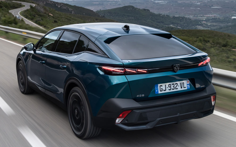 Nuova Peugeot 408: Benzina, Plug-in Hybrid e sportiva 408 GT