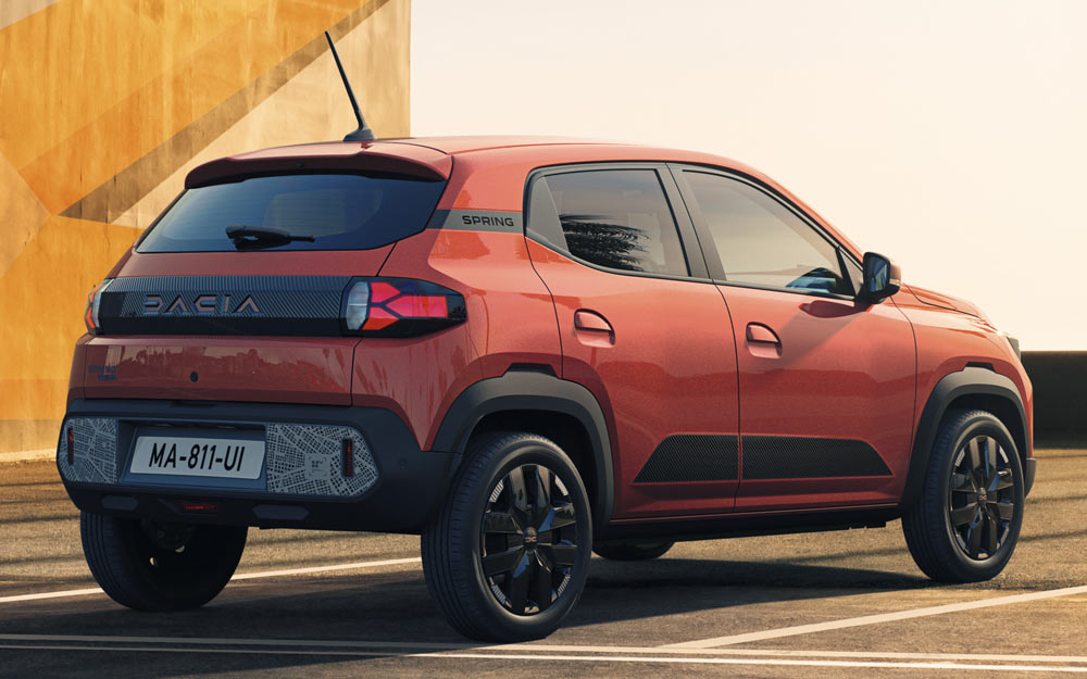 Dacia Spring 2024 elettrica: Interni, Dimensioni e Prezzo